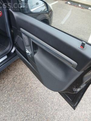 Black Opel Vectra 2006 in Daugavpils, with an engine capacity of 1.90 L and mileage of 355 thousand km for 1750 €, photo 16 on AUTOMOTO.COM.LV