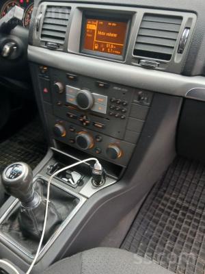 Black Opel Vectra 2006 in Daugavpils, with an engine capacity of 1.90 L and mileage of 355 thousand km for 1750 €, photo 17 on AUTOMOTO.COM.LV