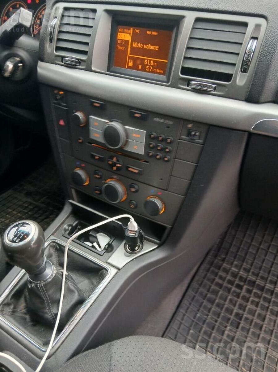 Black Opel Vectra 2006 in Daugavpils, with an engine capacity of 1.90 L and mileage of 355 thousand km for 1750 €, photo 17 on AUTOMOTO.COM.LV