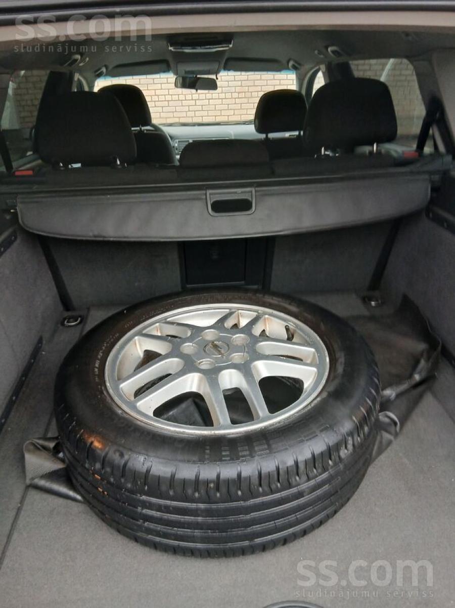 Black Opel Vectra 2006 in Daugavpils, with an engine capacity of 1.90 L and mileage of 355 thousand km for 1750 €, photo 19 on AUTOMOTO.COM.LV
