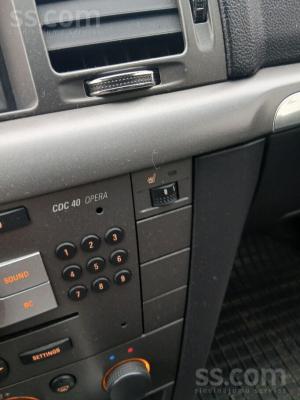 Black Opel Vectra 2006 in Daugavpils, with an engine capacity of 1.90 L and mileage of 355 thousand km for 1750 €, photo 21 on AUTOMOTO.COM.LV