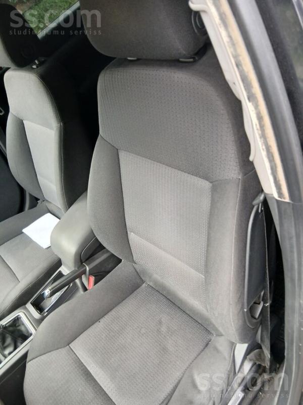 Melns Opel Vectra 2006 Daugavpils, ar dzinēja tilpumu 1.90 L un nobraukumu 355 tūkst. km par 1300 €, foto 4 vietnē AUTOMOTO.COM.LV