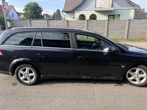 Melns Opel Vectra 2006 Kauņa, ar dzinēja tilpumu 1.91 L un nobraukumu 326 tūkst. km par 1350 €, foto 6 vietnē AUTOMOTO.COM.LV