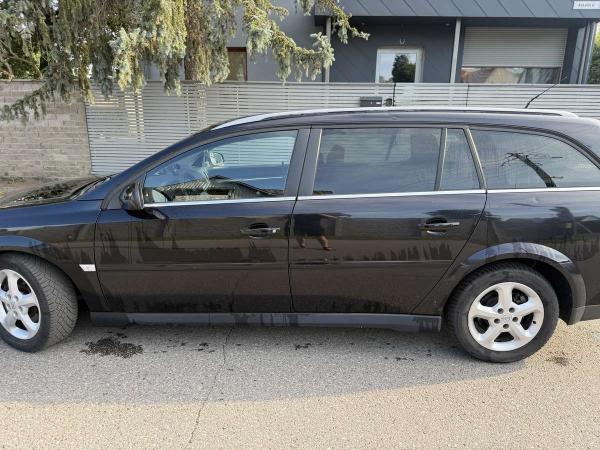 Melns Opel Vectra 2006 Kauņa, ar dzinēja tilpumu 1.91 L un nobraukumu 326 tūkst. km par 1350 €, foto 10 vietnē AUTOMOTO.COM.LV