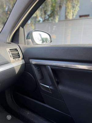 Melns Opel Vectra 2006 Kauņa, ar dzinēja tilpumu 1.91 L un nobraukumu 326 tūkst. km par 1350 €, foto 24 vietnē AUTOMOTO.COM.LV