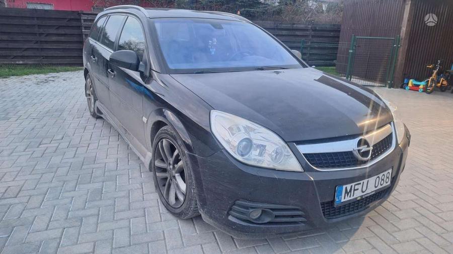 Black Opel Vectra 2006 in Vilnius, with an engine capacity of 1.91 L and mileage of 350 thousand km for 1499 €, photo 1 on AUTOMOTO.COM.LV