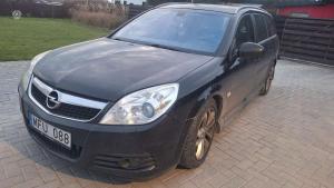 Black Opel Vectra 2006 in Vilnius, with an engine capacity of 1.91 L and mileage of 350 thousand km for 1499 €, photo 3 on AUTOMOTO.COM.LV