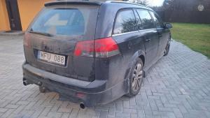 Black Opel Vectra 2006 in Vilnius, with an engine capacity of 1.91 L and mileage of 350 thousand km for 1499 €, photo 4 on AUTOMOTO.COM.LV