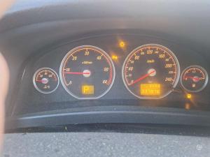 Black Opel Vectra 2006 in Vilnius, with an engine capacity of 1.91 L and mileage of 350 thousand km for 1499 €, photo 6 on AUTOMOTO.COM.LV