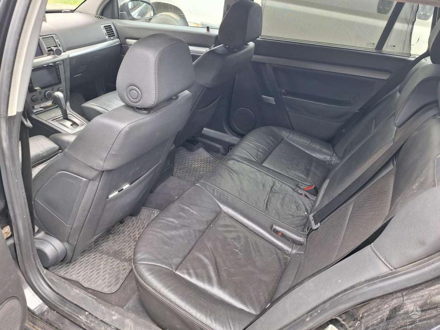 Black Opel Vectra 2006 in Vilnius, with an engine capacity of 1.91 L and mileage of 350 thousand km for 1499 €, photo 8 on AUTOMOTO.COM.LV