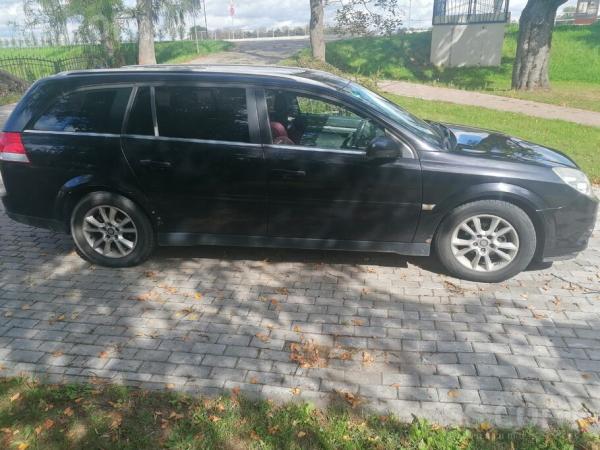 Black Opel Vectra 2006 in Jekabpils, with an engine capacity of 1.90 L and mileage of 343 thousand km for 1500 €, photo 4 on AUTOMOTO.COM.LV
