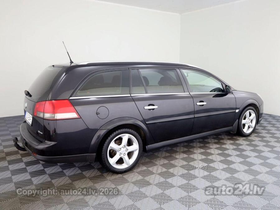 Black Opel Vectra 2007 in Tallinn, with an engine capacity of 2.20 L and mileage of 234 thousand km for 1199 €, photo 3 on AUTOMOTO.COM.LV