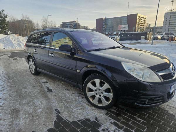 Black Opel Vectra 2007 in Vilnius, with an engine capacity of 1.91 L and mileage of 360 thousand km for 1599 €, photo 1 on AUTOMOTO.COM.LV
