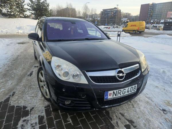 Black Opel Vectra 2007 in Vilnius, with an engine capacity of 1.91 L and mileage of 360 thousand km for 1599 €, photo 4 on AUTOMOTO.COM.LV