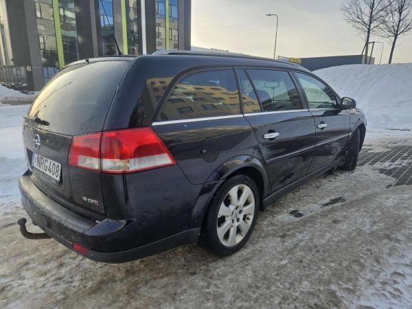 Black Opel Vectra 2007 in Vilnius, with an engine capacity of 1.91 L and mileage of 360 thousand km for 1599 €, photo 5 on AUTOMOTO.COM.LV