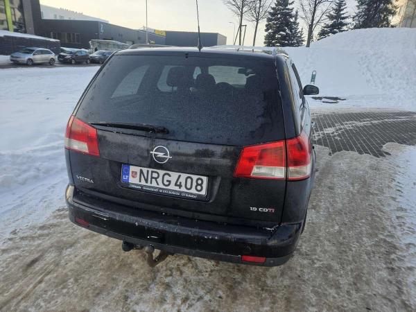 Black Opel Vectra 2007 in Vilnius, with an engine capacity of 1.91 L and mileage of 360 thousand km for 1599 €, photo 7 on AUTOMOTO.COM.LV