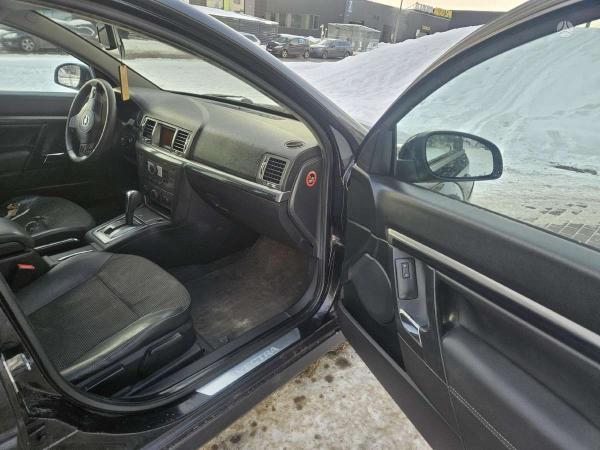 Black Opel Vectra 2007 in Vilnius, with an engine capacity of 1.91 L and mileage of 360 thousand km for 1599 €, photo 10 on AUTOMOTO.COM.LV