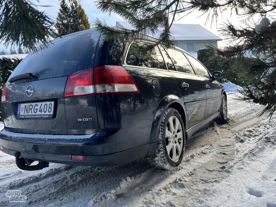 Black Opel Vectra 2007 in Vilnius, with an engine capacity of 1.90 L and mileage of 325 thousand km for 1750 €, photo 5 on AUTOMOTO.COM.LV