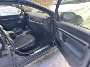 Black Opel Vectra 2007 in Vilnius, with an engine capacity of 1.90 L and mileage of 325 thousand km for 1750 €, photo 9 on AUTOMOTO.COM.LV
