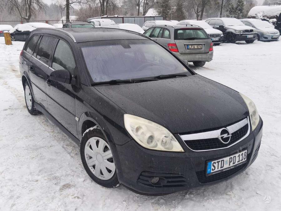 Black Opel Vectra 2007 in Prienai, with an engine capacity of 1.90 L and mileage of 252 thousand km for 2350 €, photo 1 on AUTOMOTO.COM.LV