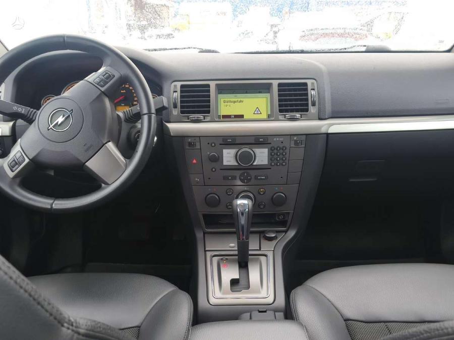 Black Opel Vectra 2007 in Prienai, with an engine capacity of 1.90 L and mileage of 252 thousand km for 2350 €, photo 8 on AUTOMOTO.COM.LV