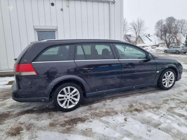 Black Opel Vectra 2007 in Svencionys, with an engine capacity of 1.91 L and mileage of 276 thousand km for 1600 €, photo 2 on AUTOMOTO.COM.LV