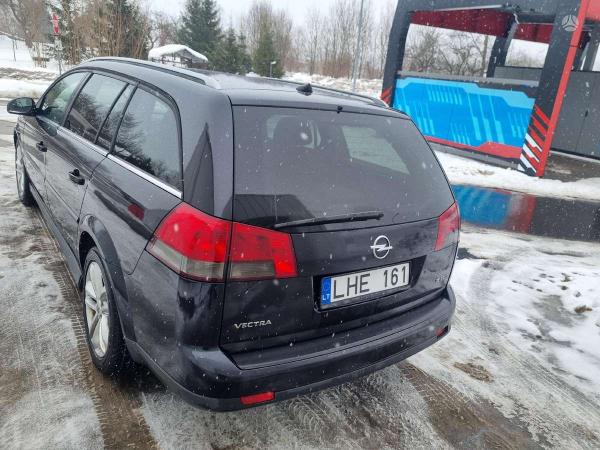 Black Opel Vectra 2007 in Svencionys, with an engine capacity of 1.91 L and mileage of 276 thousand km for 1600 €, photo 3 on AUTOMOTO.COM.LV