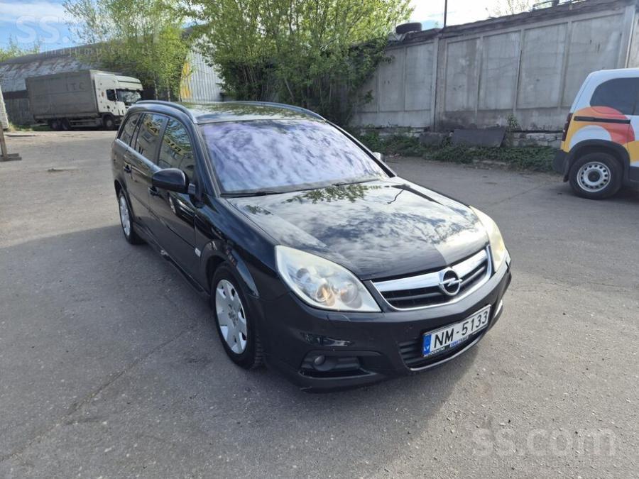 Black Opel Vectra 2007 in Riga, with an engine capacity of 3.00 L and mileage of 342 thousand km for 1490 €, photo 1 on AUTOMOTO.COM.LV