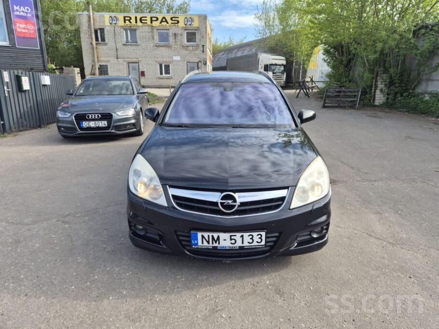 Black Opel Vectra 2007 in Riga, with an engine capacity of 3.00 L and mileage of 342 thousand km for 1490 €, photo 3 on AUTOMOTO.COM.LV