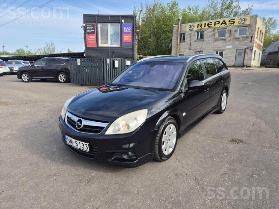 Black Opel Vectra 2007 in Riga, with an engine capacity of 3.00 L and mileage of 342 thousand km for 1490 €, photo 4 on AUTOMOTO.COM.LV