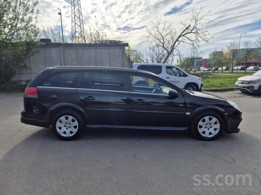 Black Opel Vectra 2007 in Riga, with an engine capacity of 3.00 L and mileage of 342 thousand km for 1490 €, photo 5 on AUTOMOTO.COM.LV