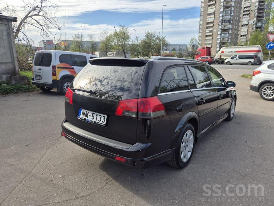 Black Opel Vectra 2007 in Riga, with an engine capacity of 3.00 L and mileage of 342 thousand km for 1490 €, photo 6 on AUTOMOTO.COM.LV