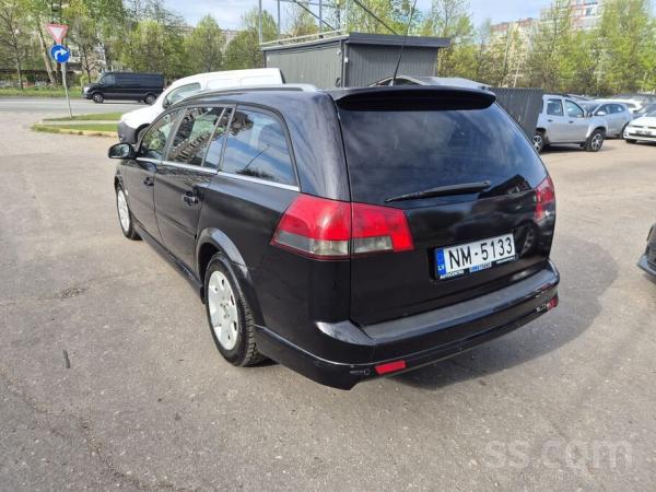 Black Opel Vectra 2007 in Riga, with an engine capacity of 3.00 L and mileage of 342 thousand km for 1490 €, photo 7 on AUTOMOTO.COM.LV