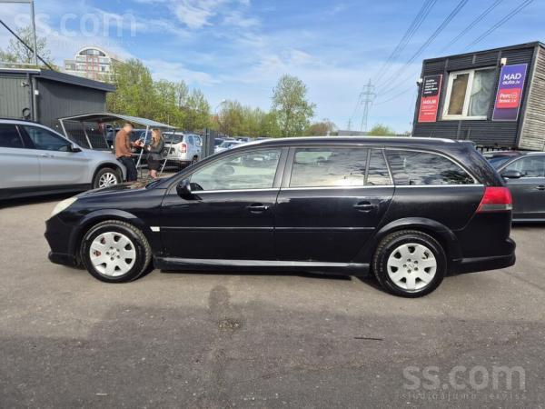 Black Opel Vectra 2007 in Riga, with an engine capacity of 3.00 L and mileage of 342 thousand km for 1490 €, photo 8 on AUTOMOTO.COM.LV