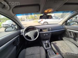 Black Opel Vectra 2007 in Riga, with an engine capacity of 3.00 L and mileage of 342 thousand km for 1490 €, photo 10 on AUTOMOTO.COM.LV