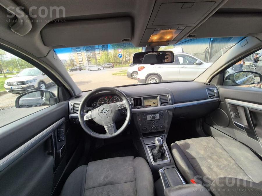 Black Opel Vectra 2007 in Riga, with an engine capacity of 3.00 L and mileage of 342 thousand km for 1490 €, photo 10 on AUTOMOTO.COM.LV