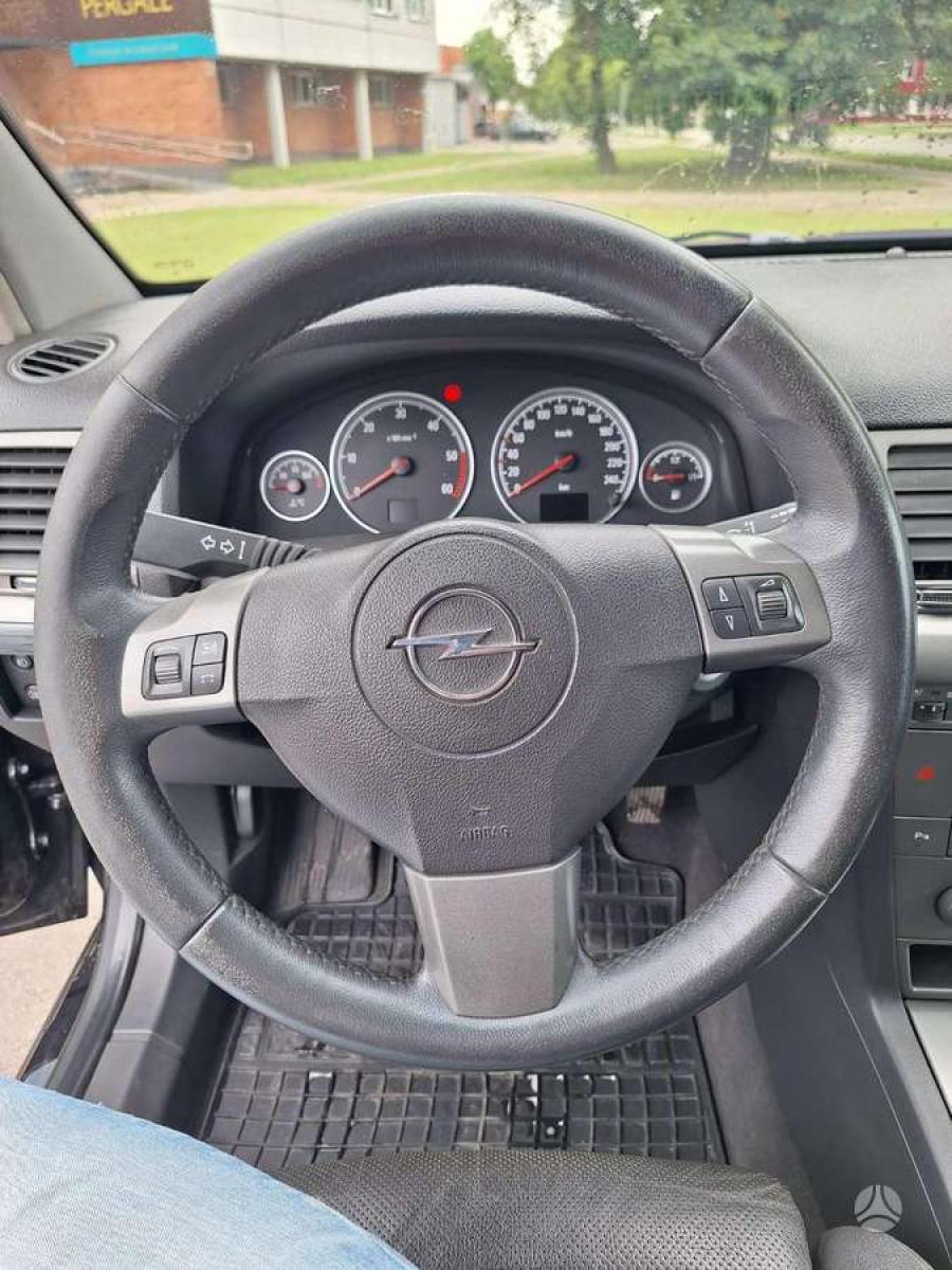 Melns Opel Vectra 2007 Šauļi, ar dzinēja tilpumu 2.96 L un nobraukumu 348 tūkst. km par 2800 €, foto 14 vietnē AUTOMOTO.COM.LV
