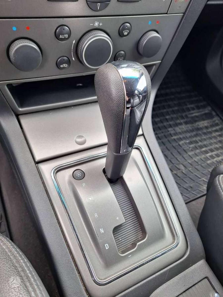 Melns Opel Vectra 2007 Šauļi, ar dzinēja tilpumu 2.96 L un nobraukumu 348 tūkst. km par 2800 €, foto 18 vietnē AUTOMOTO.COM.LV