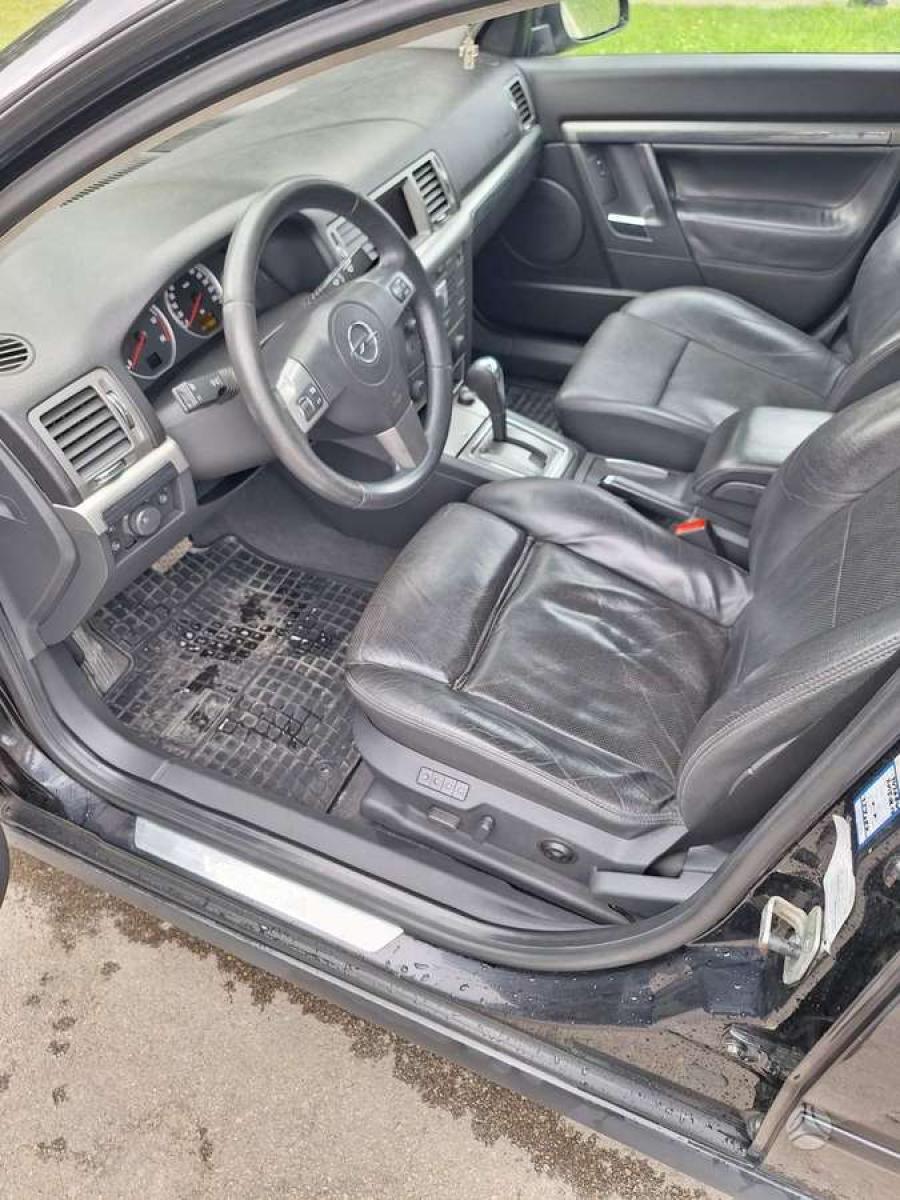 Melns Opel Vectra 2007 Šauļi, ar dzinēja tilpumu 2.96 L un nobraukumu 348 tūkst. km par 2800 €, foto 21 vietnē AUTOMOTO.COM.LV