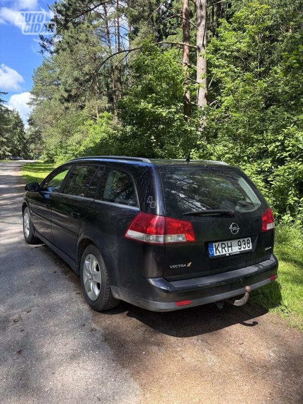 Black Opel Vectra 2007 in Vilnius, with an engine capacity of 2.20 L and mileage of 324 thousand km for 999 €, photo 1 on AUTOMOTO.COM.LV