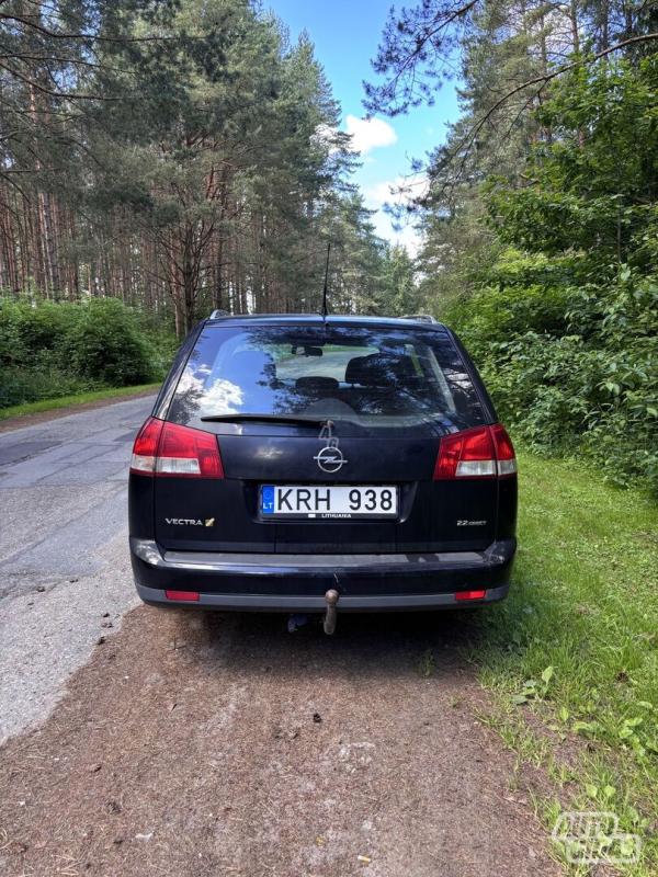 Black Opel Vectra 2007 in Vilnius, with an engine capacity of 2.20 L and mileage of 324 thousand km for 999 €, photo 4 on AUTOMOTO.COM.LV