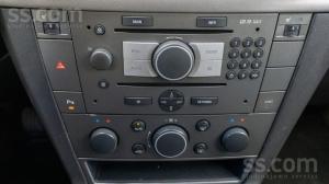 Black Opel Vectra 2007 in Riga, with an engine capacity of 3.00 L and mileage of 342 thousand km for 1490 €, photo 16 on AUTOMOTO.COM.LV