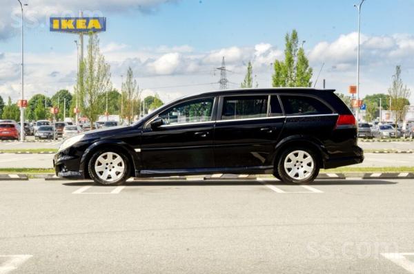 Black Opel Vectra 2007 in Riga, with an engine capacity of 3.00 L and mileage of 342 thousand km for 990 €, photo 5 on AUTOMOTO.COM.LV