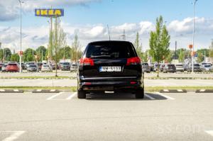 Black Opel Vectra 2007 in Riga, with an engine capacity of 3.00 L and mileage of 342 thousand km for 990 €, photo 8 on AUTOMOTO.COM.LV