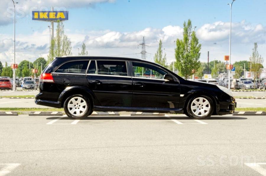 Black Opel Vectra 2007 in Riga, with an engine capacity of 3.00 L and mileage of 342 thousand km for 990 €, photo 10 on AUTOMOTO.COM.LV