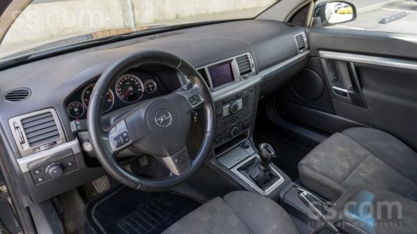 Black Opel Vectra 2007 in Riga, with an engine capacity of 3.00 L and mileage of 342 thousand km for 990 €, photo 10 on AUTOMOTO.COM.LV