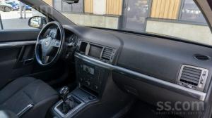 Black Opel Vectra 2007 in Riga, with an engine capacity of 3.00 L and mileage of 342 thousand km for 990 €, photo 12 on AUTOMOTO.COM.LV