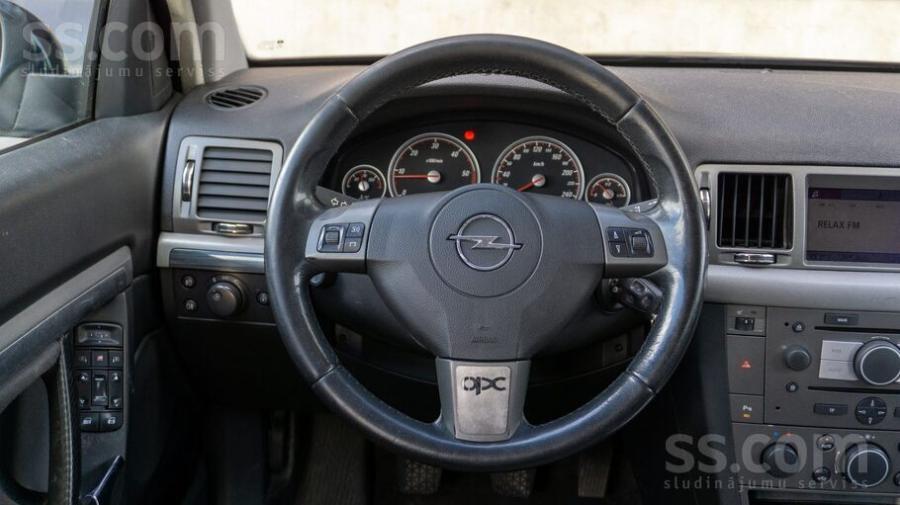 Black Opel Vectra 2007 in Riga, with an engine capacity of 3.00 L and mileage of 342 thousand km for 990 €, photo 15 on AUTOMOTO.COM.LV