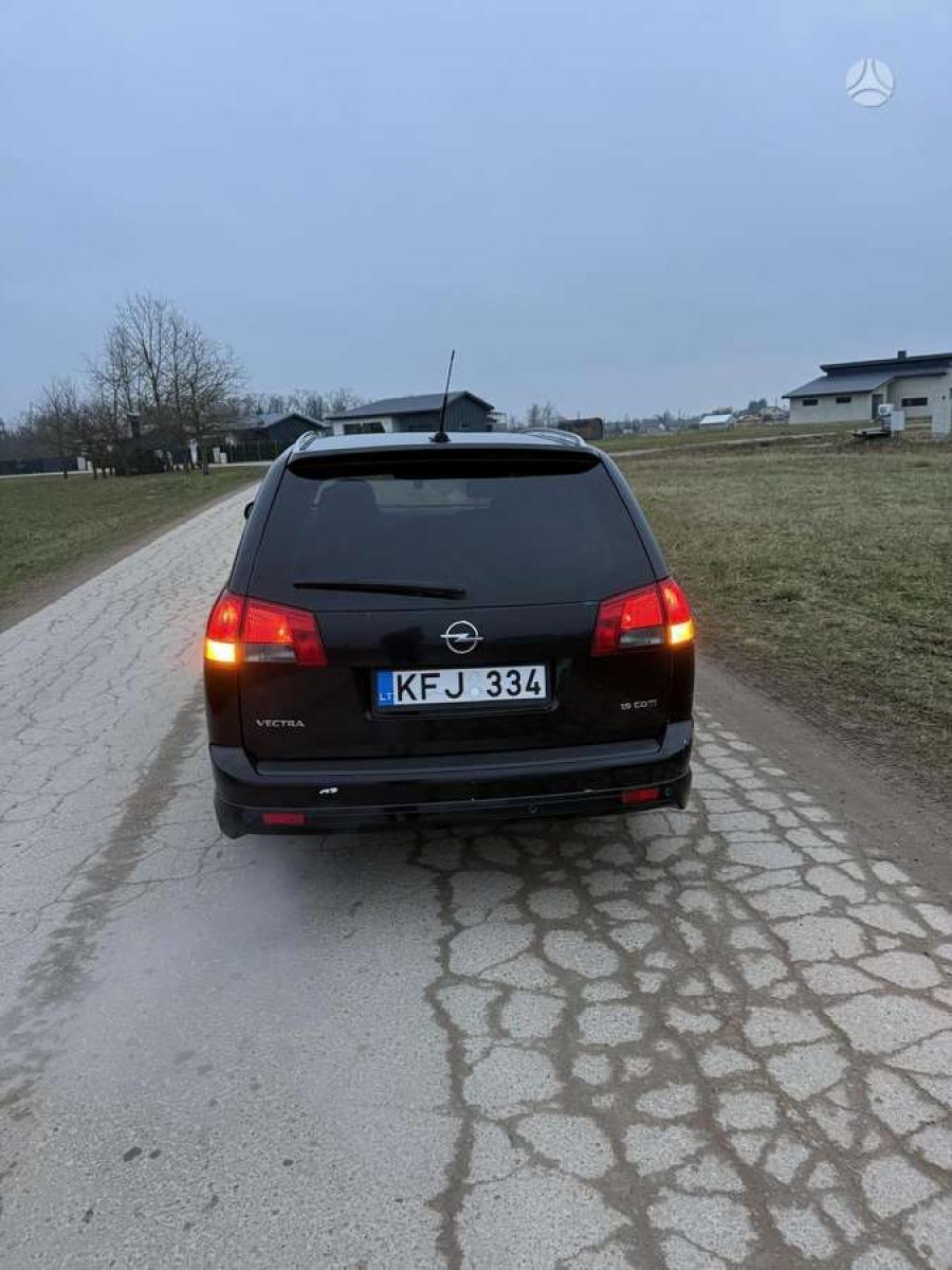 Melns Opel Vectra 2008 Kauņa, ar dzinēja tilpumu 1.90 L un nobraukumu 222 tūkst. km par 1700 €, foto 5 vietnē AUTOMOTO.COM.LV