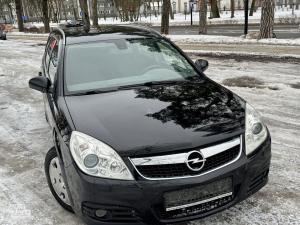 Black Opel Vectra 2008 in Alytus, with an engine capacity of 1.90 L and mileage of 381 thousand km for 2499 €, photo 2 on AUTOMOTO.COM.LV
